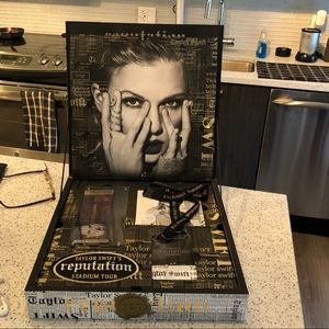 Taylor Swift | Accessories | Taylor Swift Vip Reputation Tour Package ...